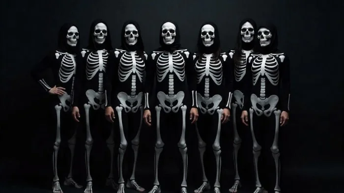 [41+] Spooky Halloween Photoshoot Ideas For Adults, Couples, And Babies